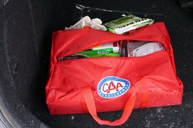 5 Essential Items to Keep in Your Car for Winter Driving